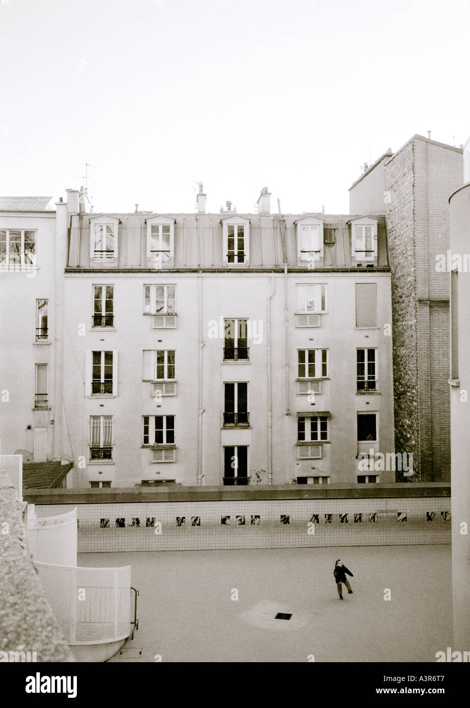 Black block paris hi-res stock photography and images - Alamy