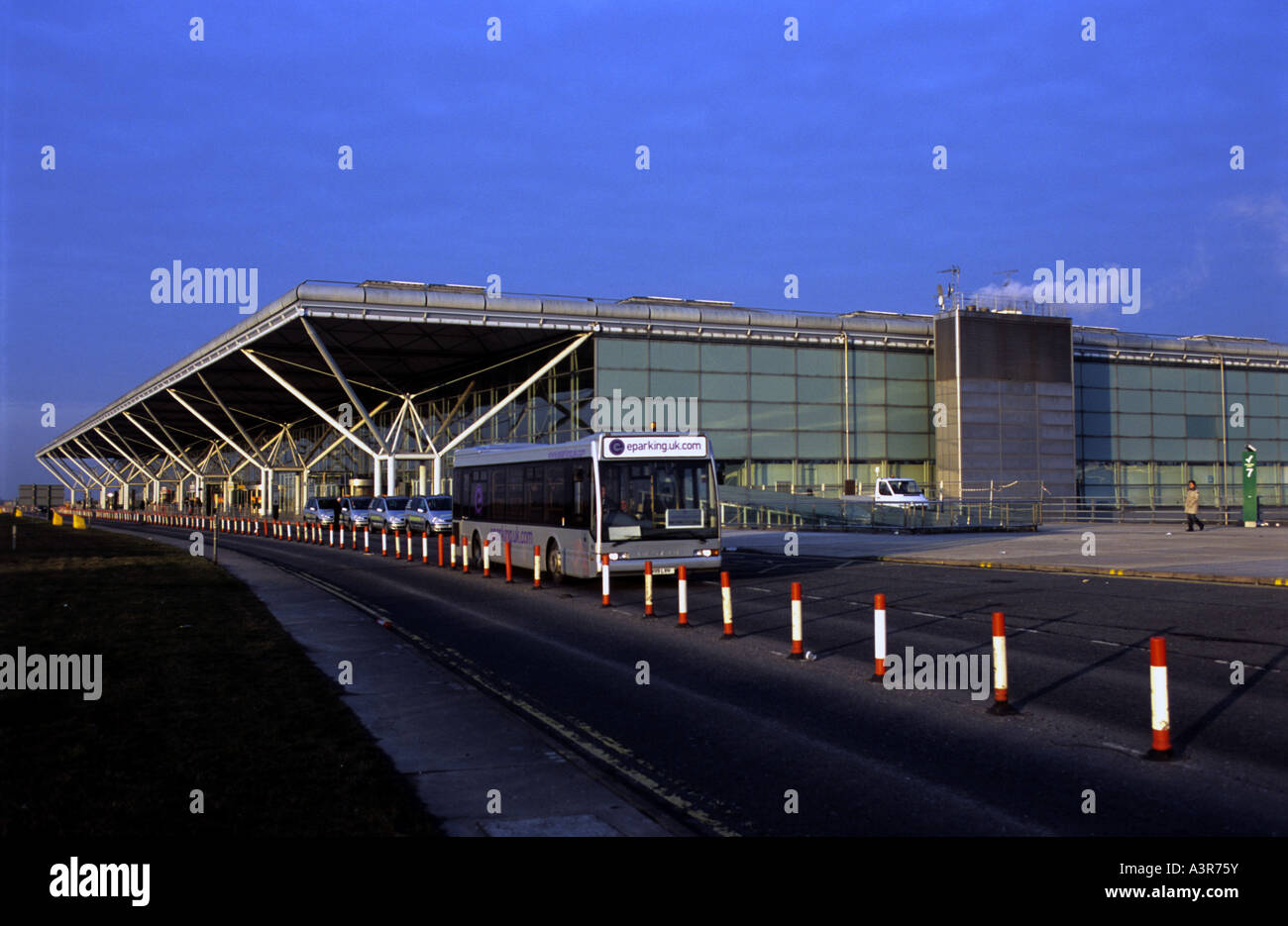 Norman foster stansted hi-res stock photography and images - Alamy