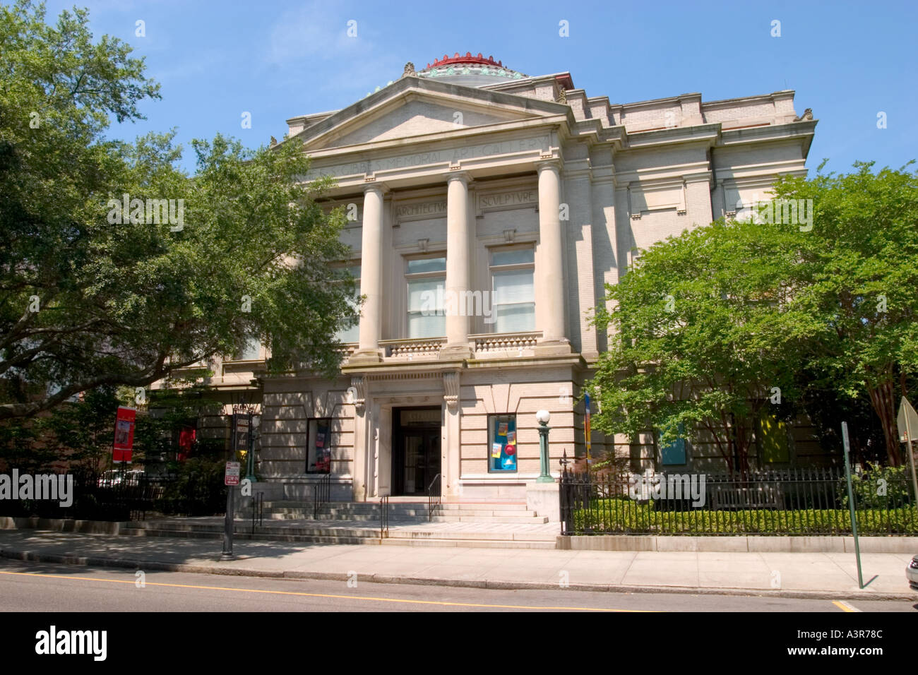 Charleston south carolina art museum hi-res stock photography and ...