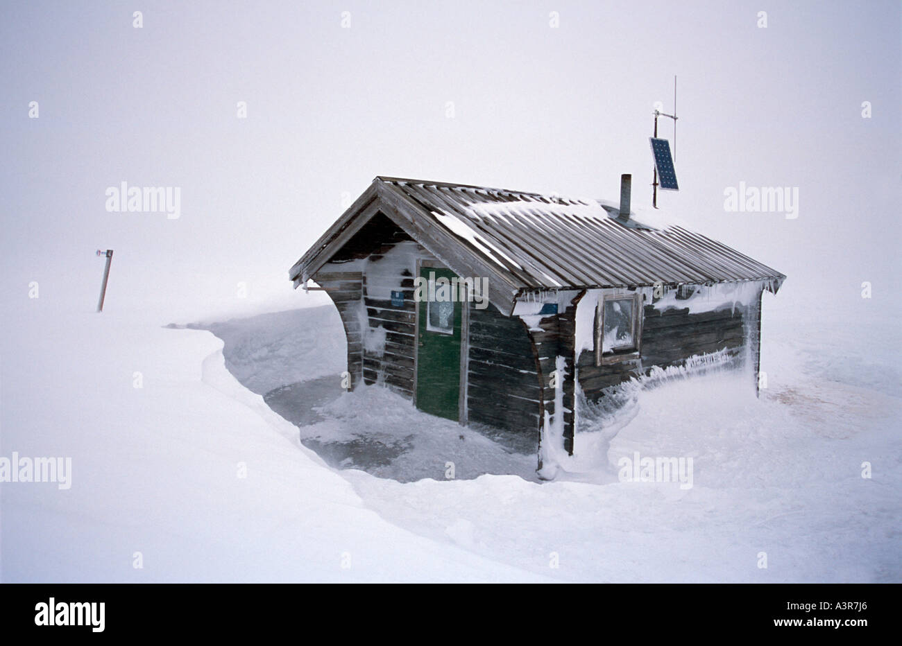 Single isolated hut or cabin in snow landscape Stock Photo - Alamy