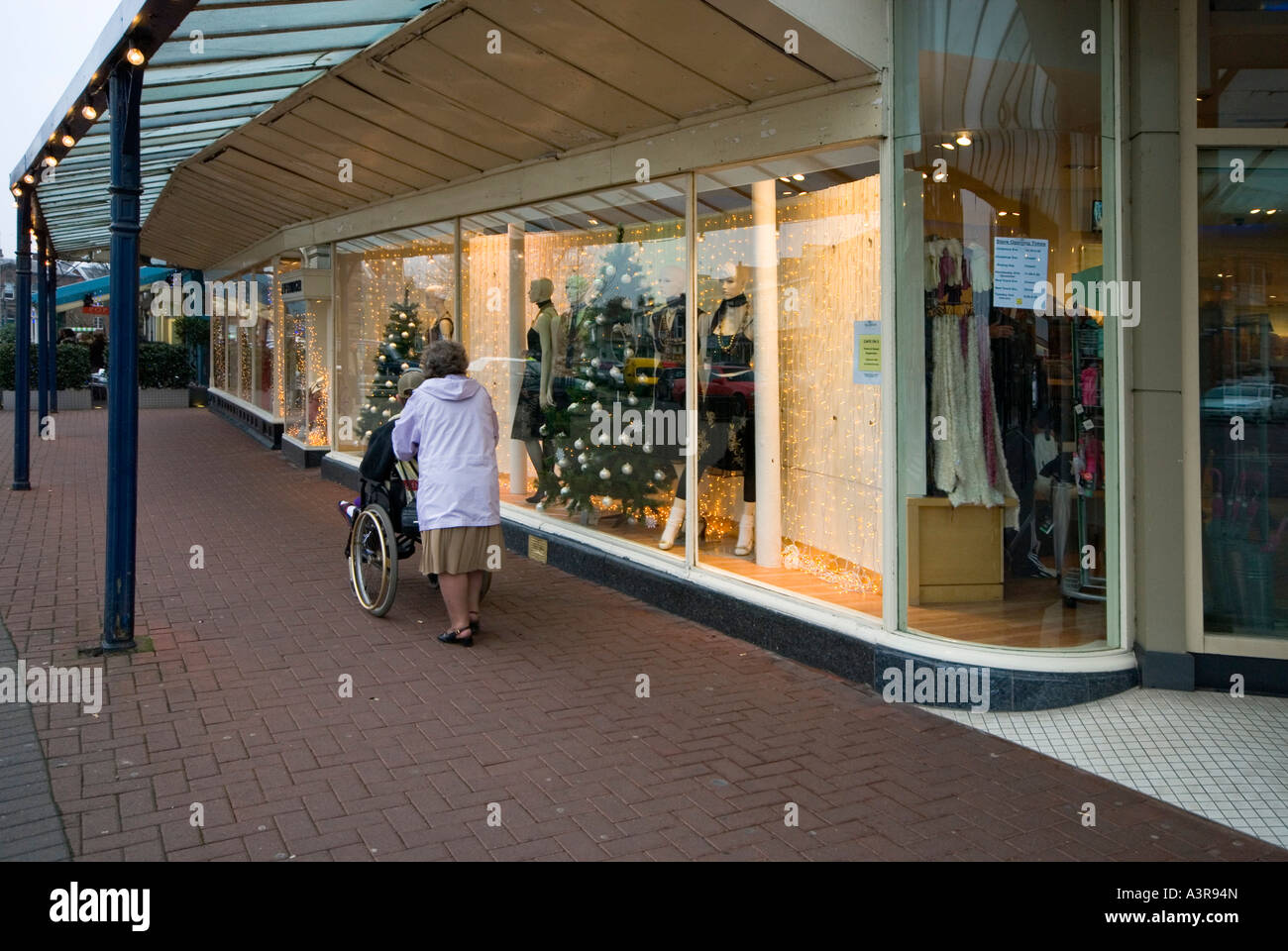 Shop window at Christmas Stock Photo - Alamy