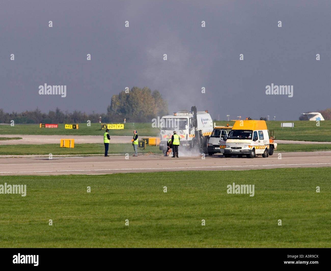 Airfield repairs hi-res stock photography and images - Alamy