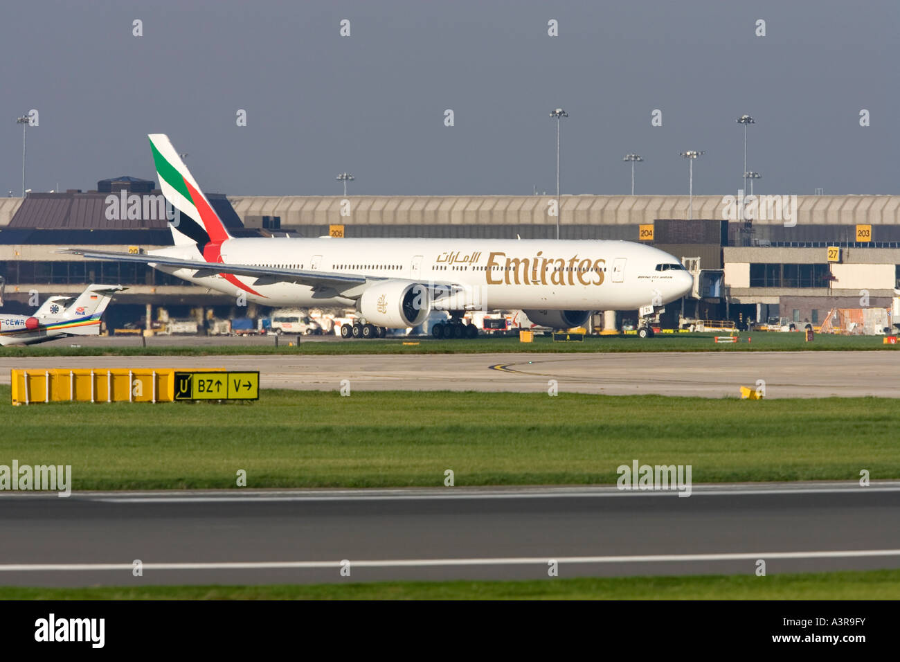 Emirates Boeing 777 at Manchester Airport Stock Photo - Alamy