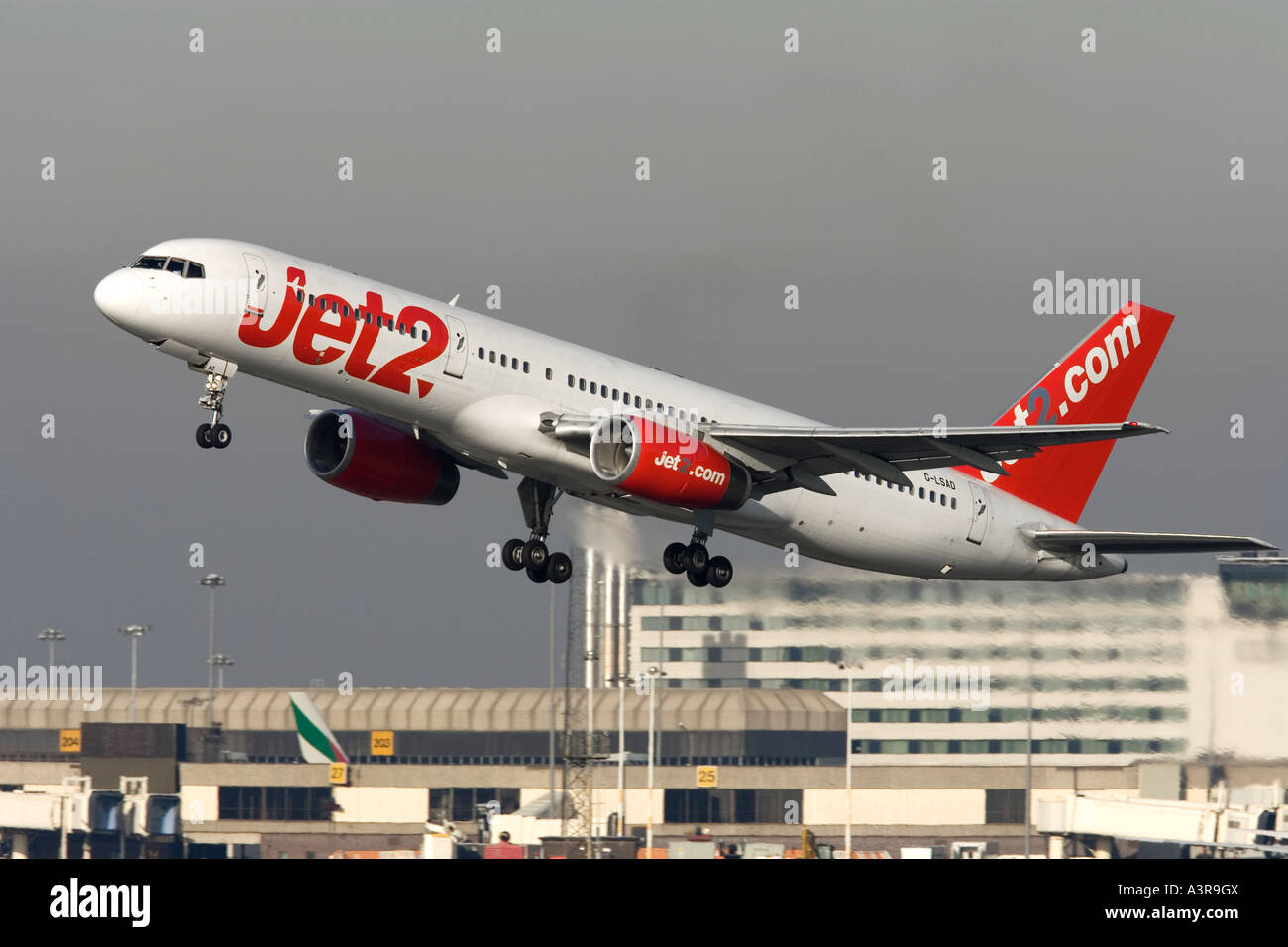 Jet 2 Boeing 757 Stock Photo - Alamy