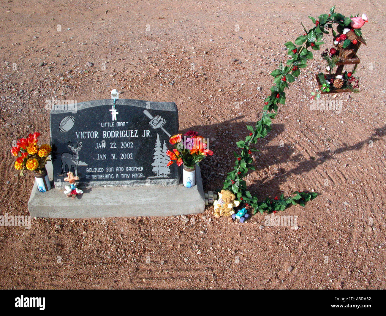 Graves in the Arizona Desert where real people died in auto accidents ...