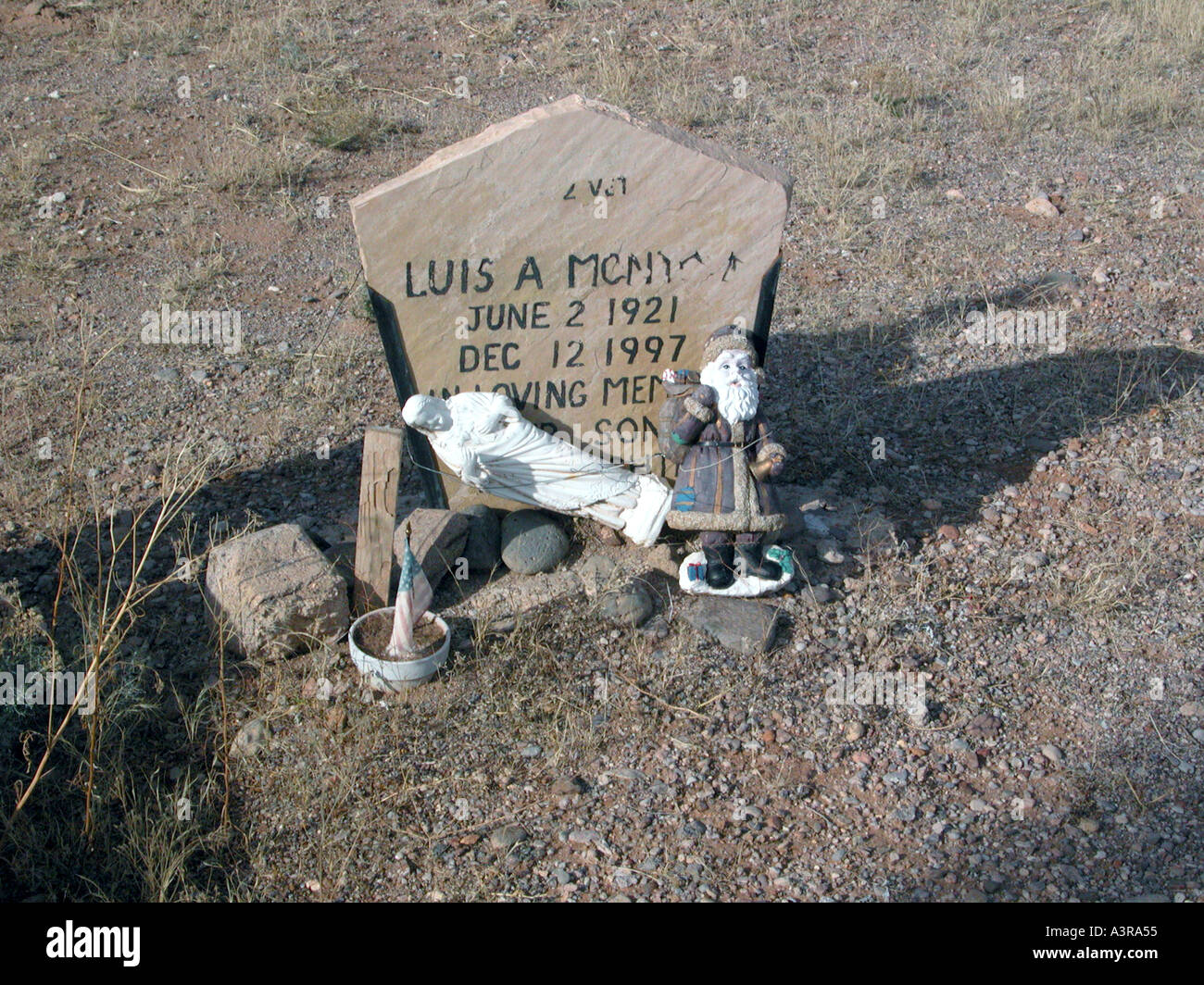 Graves in the Arizona Desert where real people died in auto accidents ...