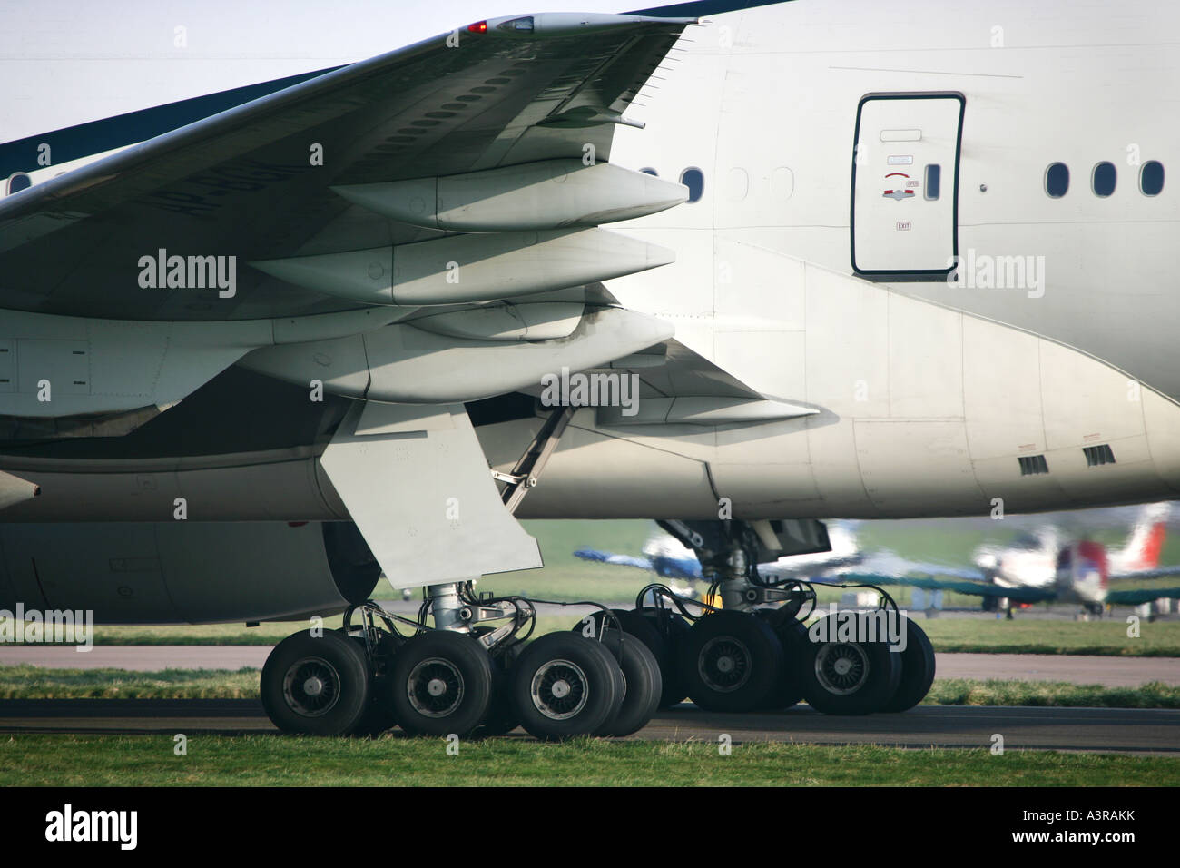 Boeing 747 wing and landing gear Stock Photo - Alamy