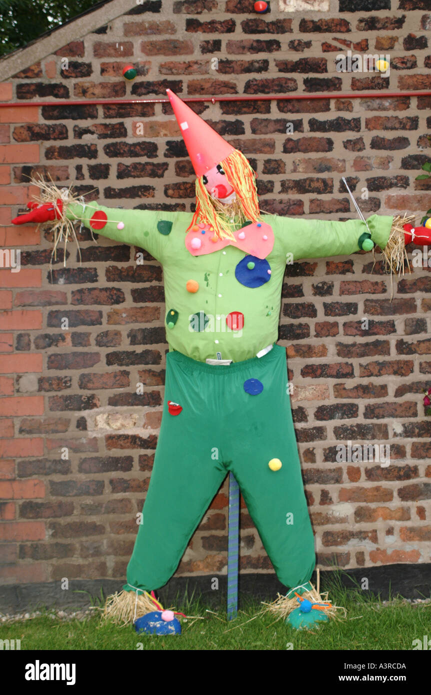 Clown scarecrow hi-res stock photography and images - Alamy