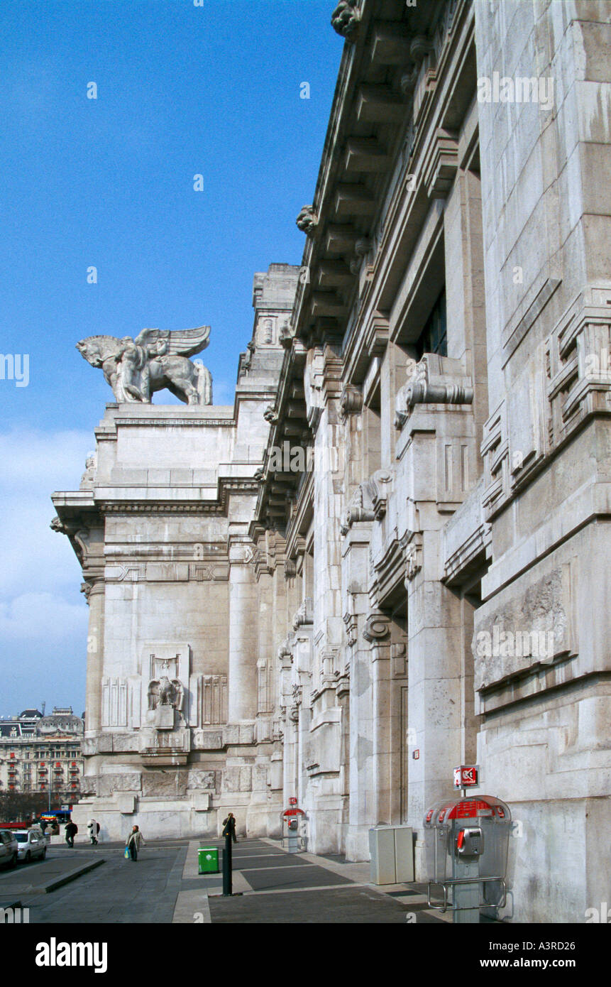 Milano centrale exterior hi-res stock photography and images - Alamy
