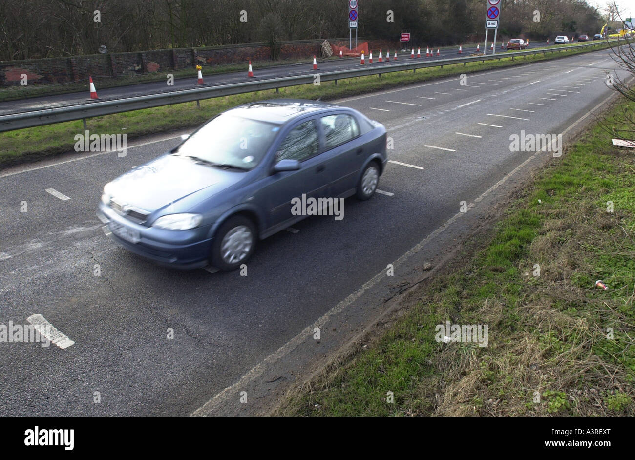 Lines on dual carriageway help hi-res stock photography and images - Alamy