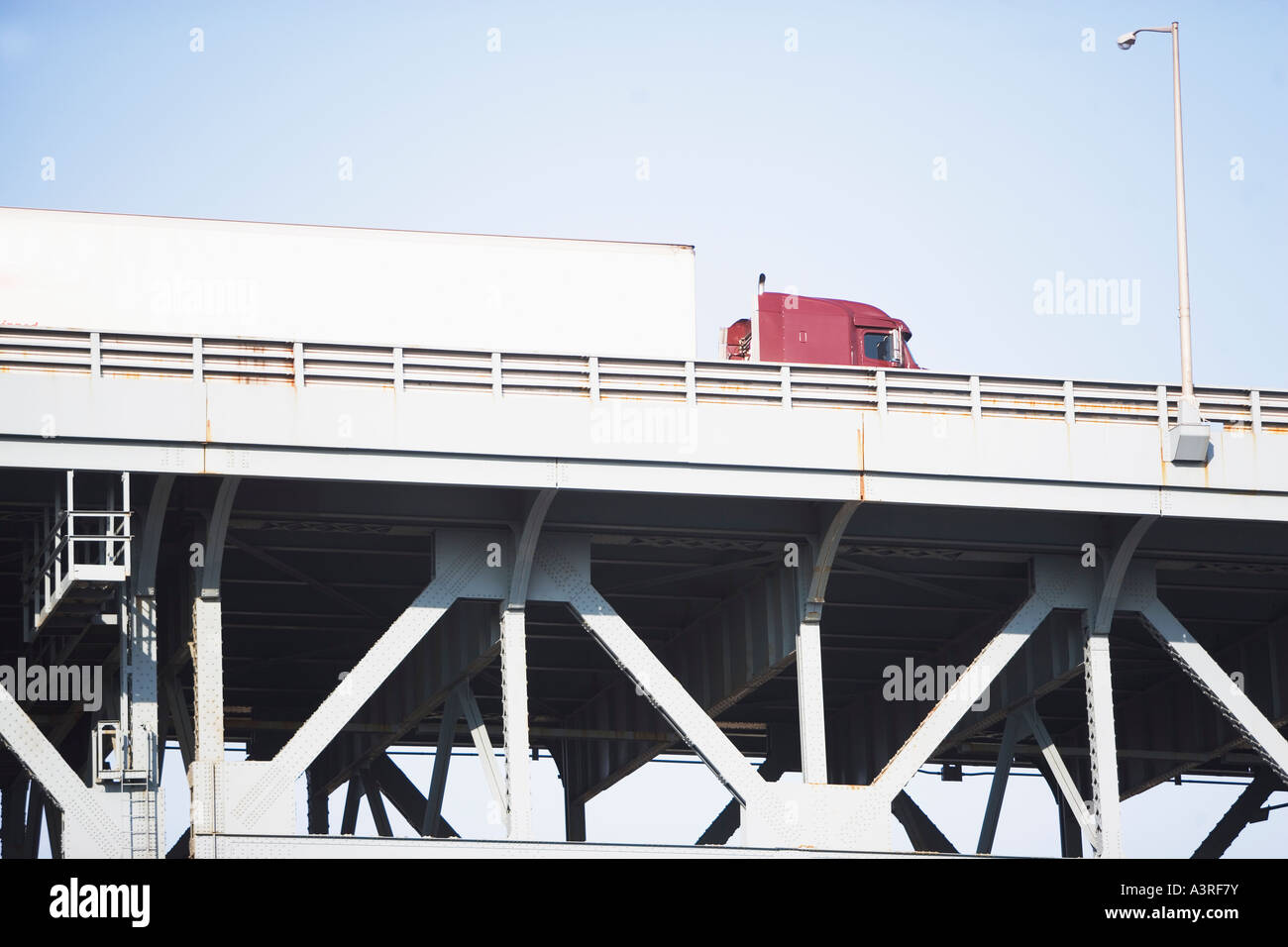 HIGHWAY, OVERPASS, TRAFFIC, LIGHTS, SIGNS, CURVE, UP, OVER, OVERHEAD ...