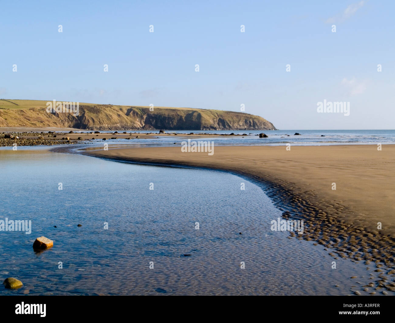 Deserted exposed empty beach hi-res stock photography and images - Alamy