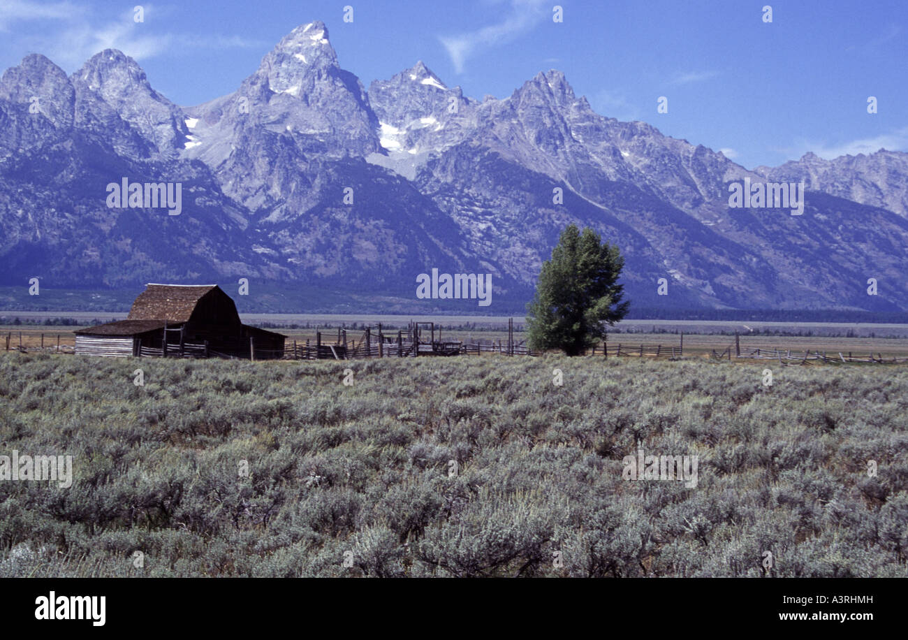 Barn at the base of the Teton Mountain Range, Grand Teton National Park ...