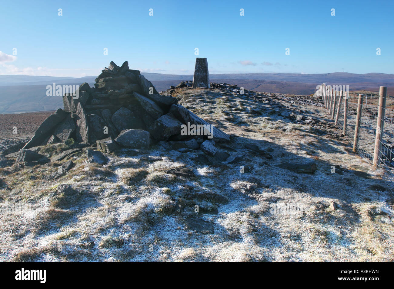 The summit, trig point county durham hi-res stock photography and ...
