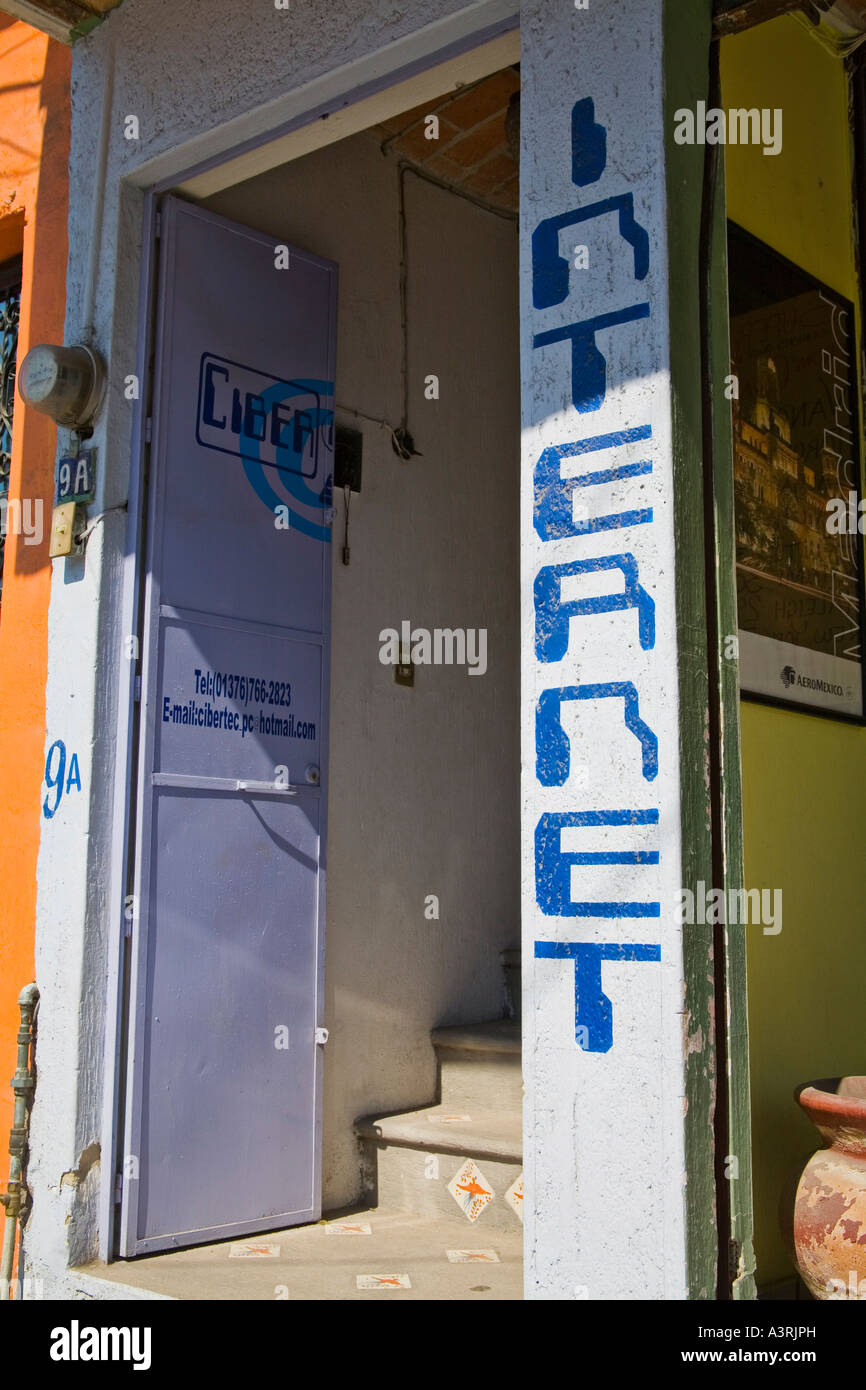 Cyber cafe mexico hi-res stock photography and images - Alamy