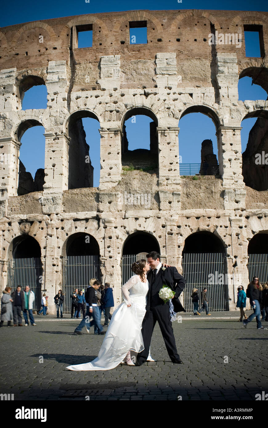 Bride And Groom At The Coliseum Rome Stock Photo - Alamy