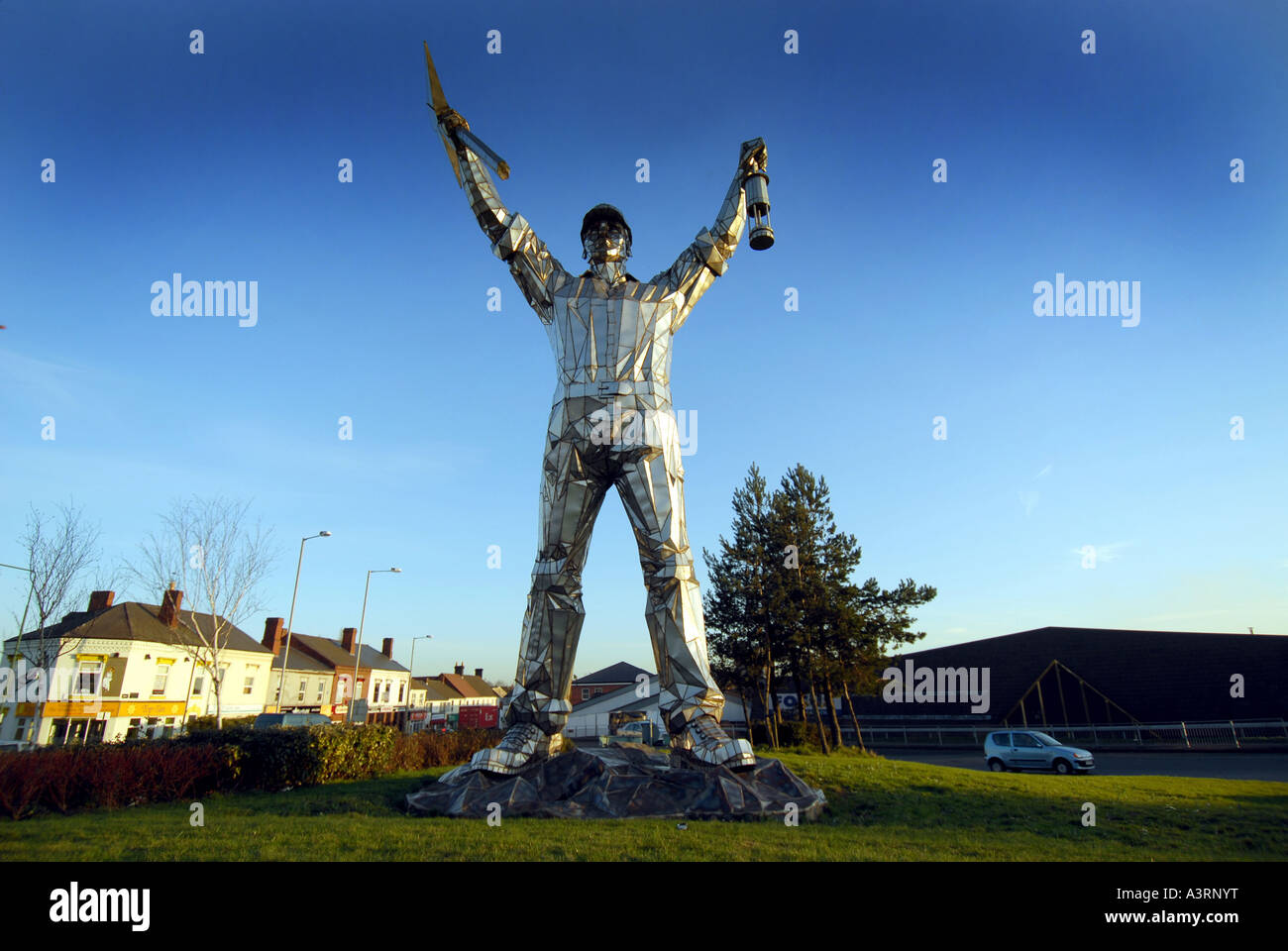 LARGE METAL STATUE OF MINER IN BROWNHILLS,WEST MIDLANDS,ENGLAND.UK ...