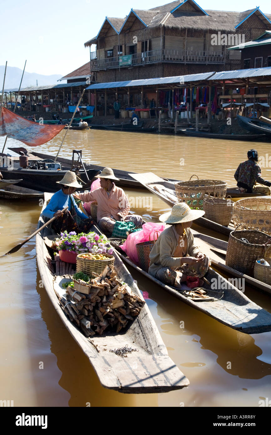 Ywama Floating Market, Inle Lake, Myanmar Stock Photo - Alamy