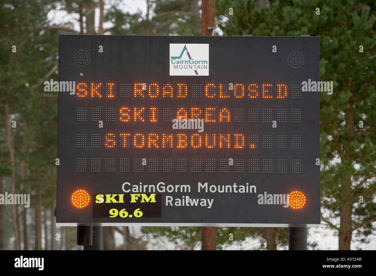 Closed for storm hi-res stock photography and images - Alamy