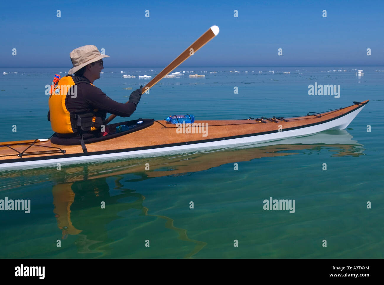 Pictured rocks national lakeshore kayak hi-res stock photography and ...