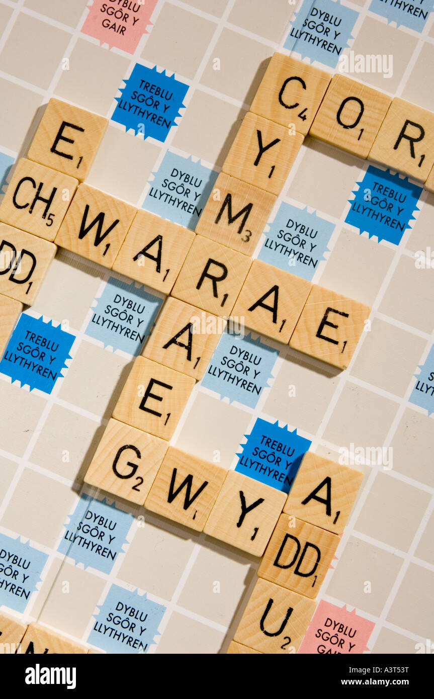 Welsh language scrabble board game hi-res stock photography and images ...