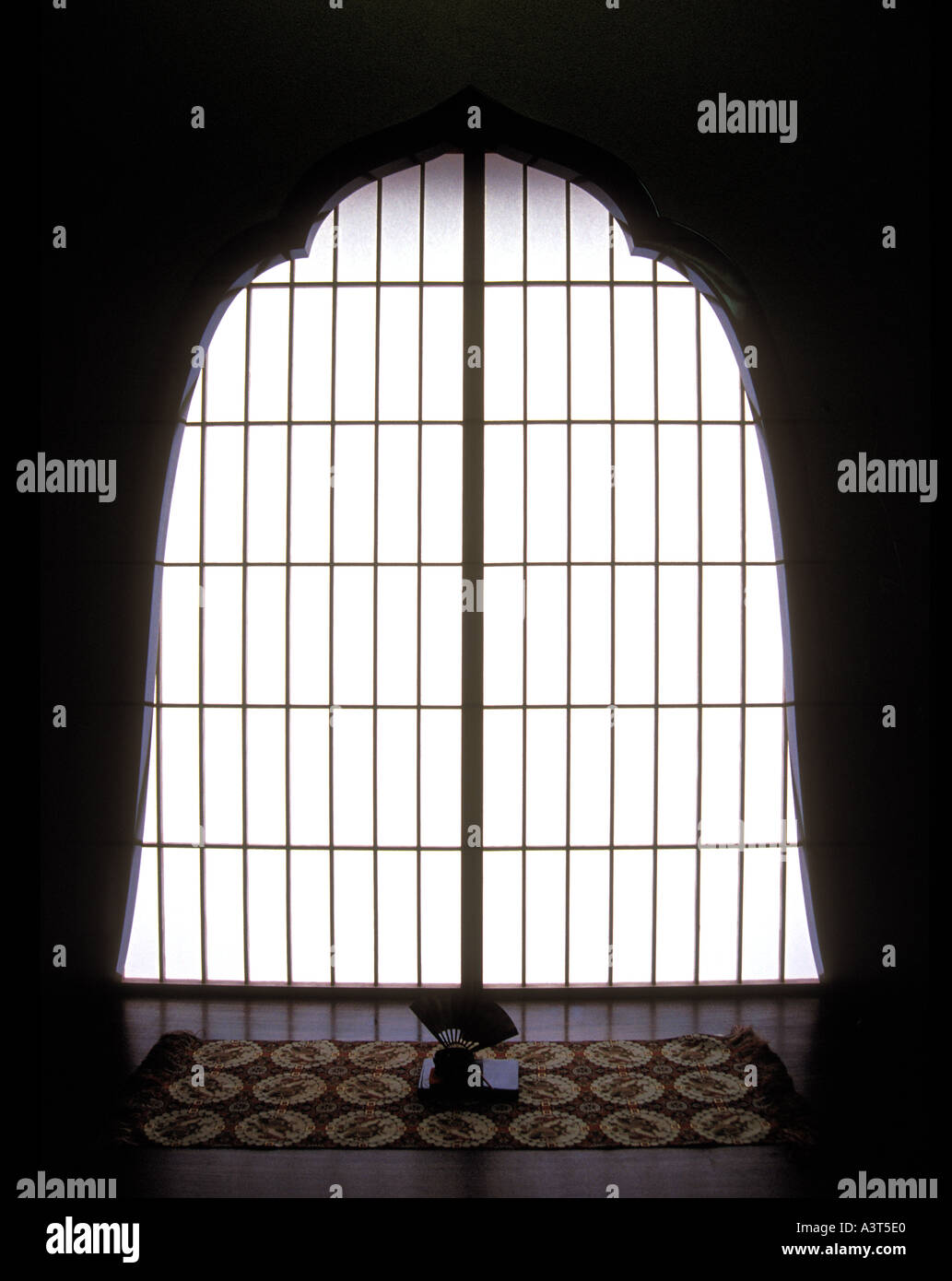 Japan Kyoto Daitokuji temple window with paper screen Stock Photo - Alamy
