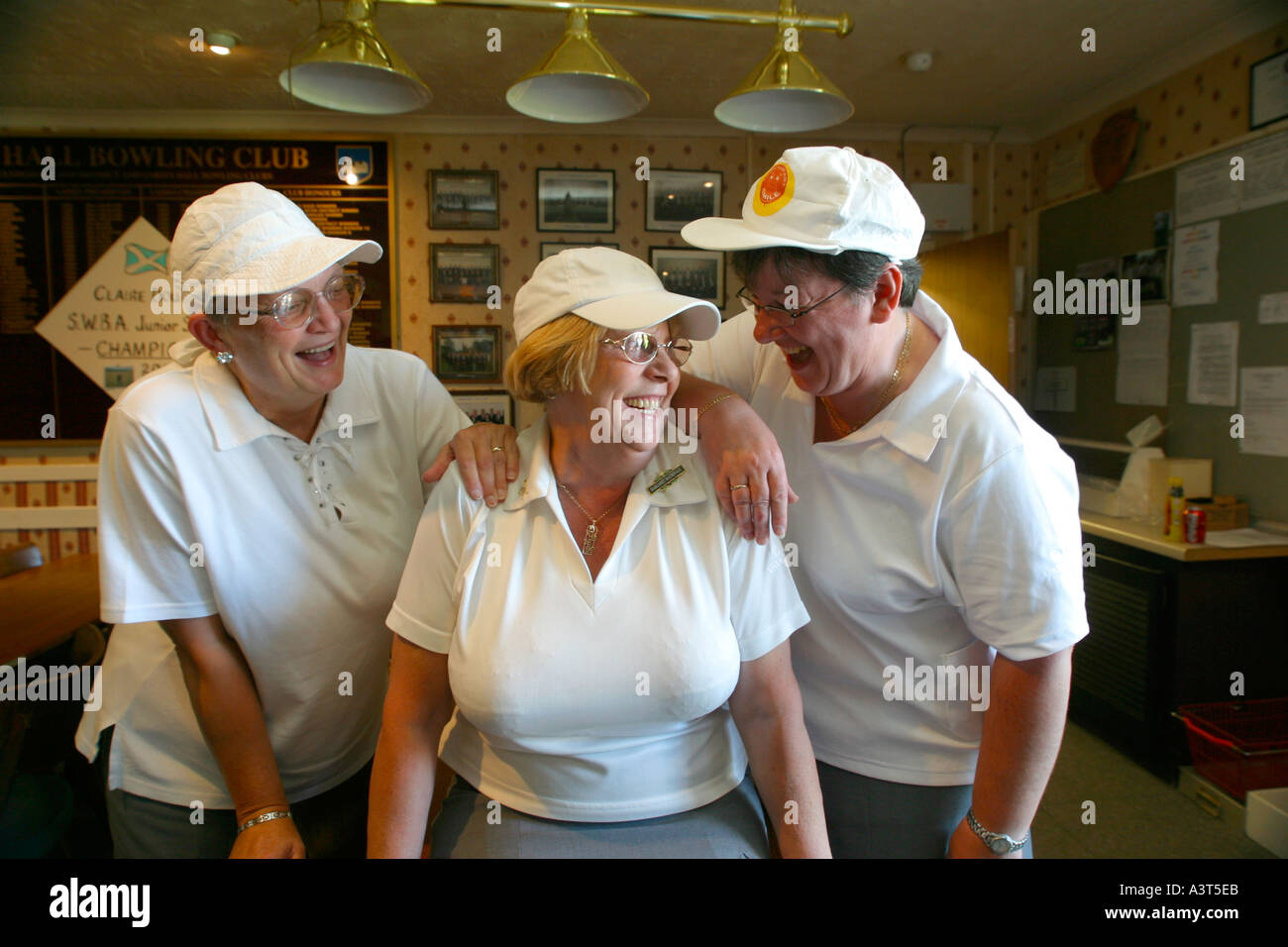 Lady bowlers hi-res stock photography and images - Alamy