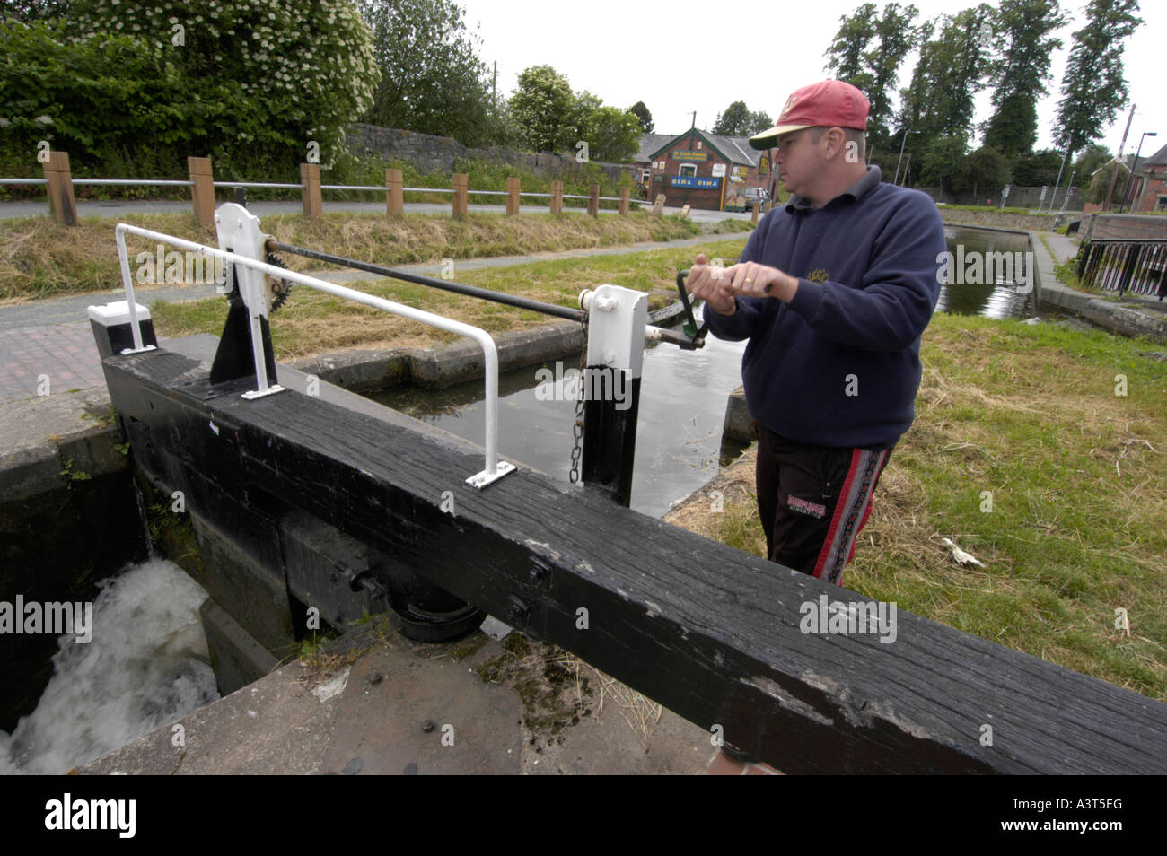 Man operating the lock gates on the semi-disused Montgomery Canal at ...