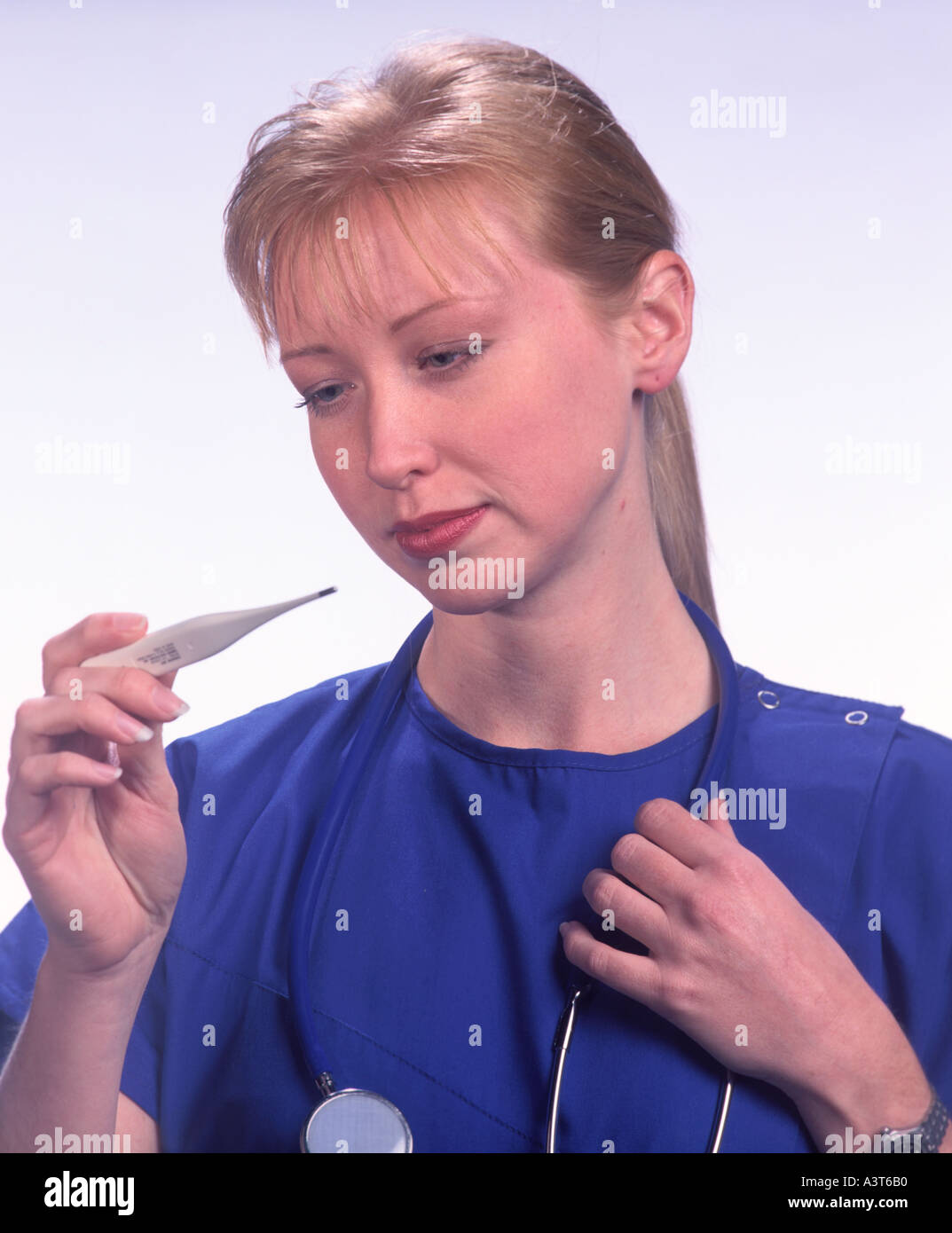 nurse reading thermometer Stock Photo - Alamy
