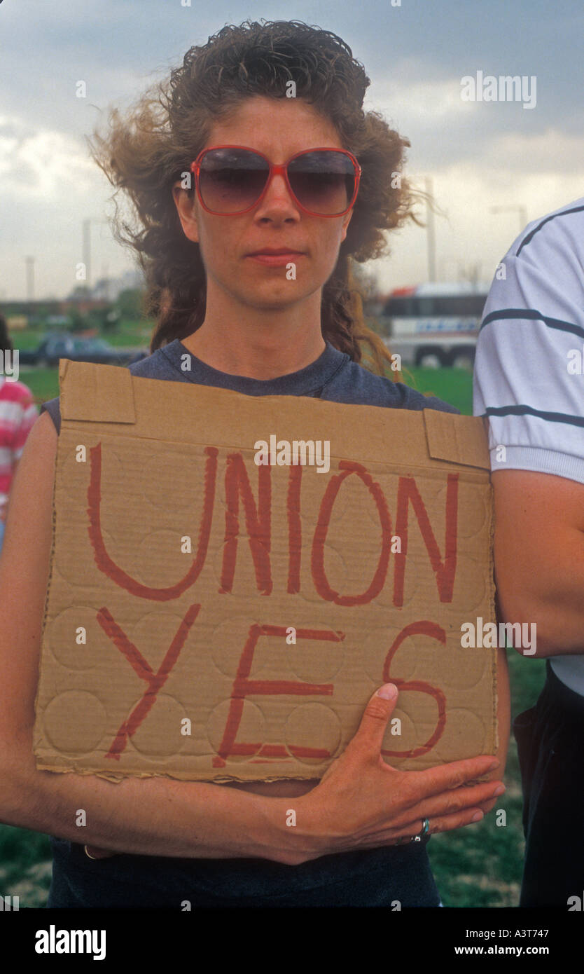 Walmart protest picket labor rally hi-res stock photography and images ...