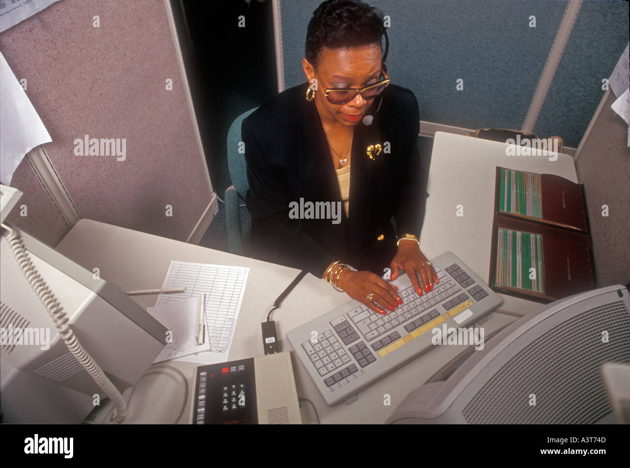 911 operator hi-res stock photography and images - Alamy