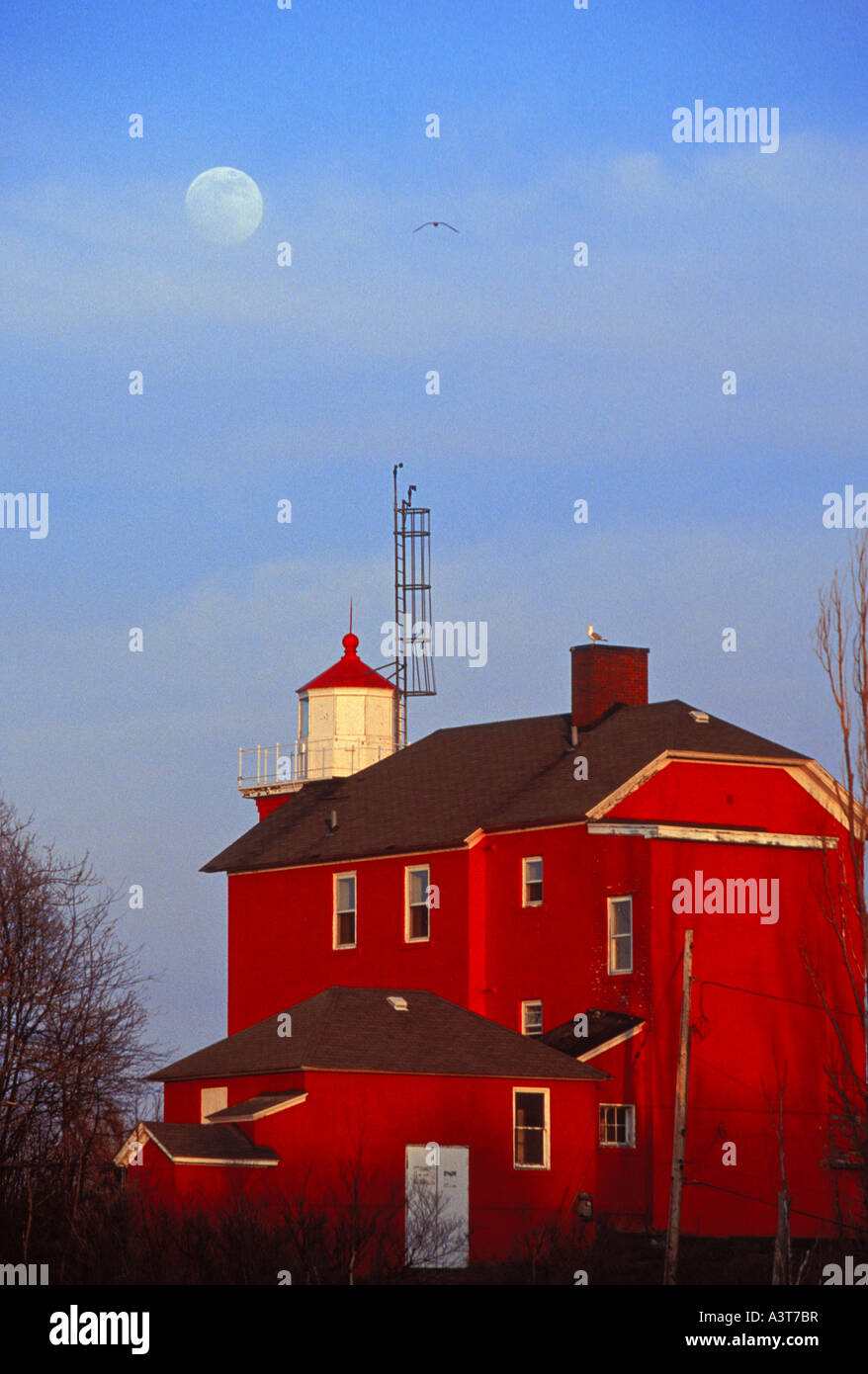 MARQUETTE LIGHTHOUSE ON LAKE SUPERIOR WITH FULL MOON IN MARQUETTE ...