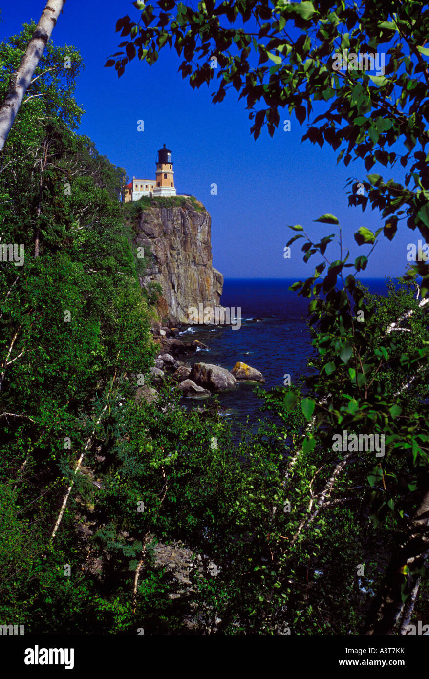 THE SPLIT ROCK LIGHTHOUSE AT SPLIT ROCK LIGHTHOSE STATE PARK NEAR TWO ...