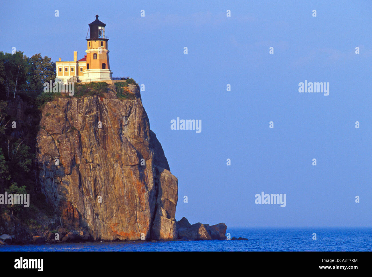 THE SPLIT ROCK LIGHTHOUSE AT SPLIT ROCK LIGHTHOSE STATE PARK NEAR TWO ...