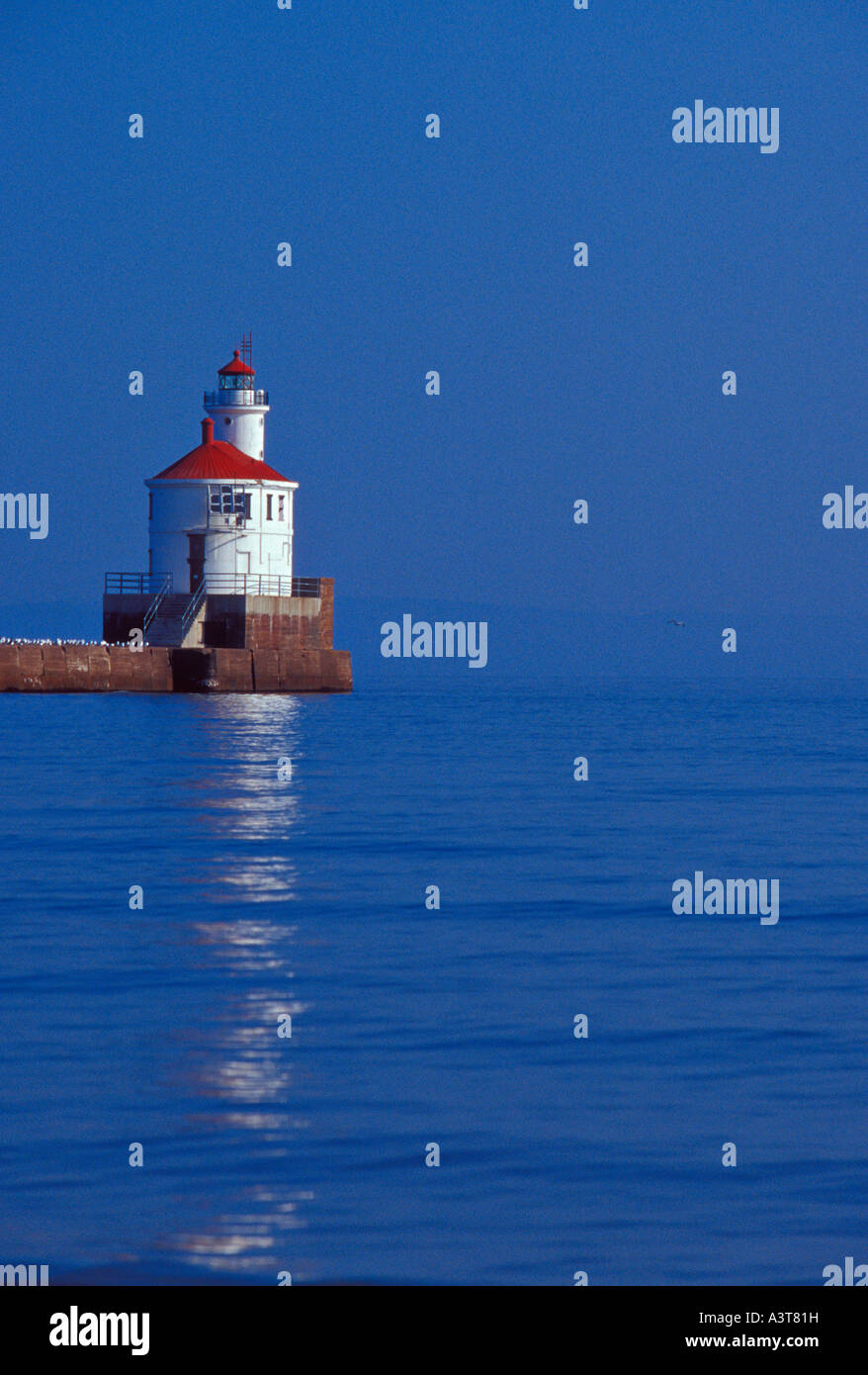 THE SUPERIOR SOUTH BREAKWATER LIGHTHOUSE ON LAKE SUPERIOR IN SUPERIOR ...