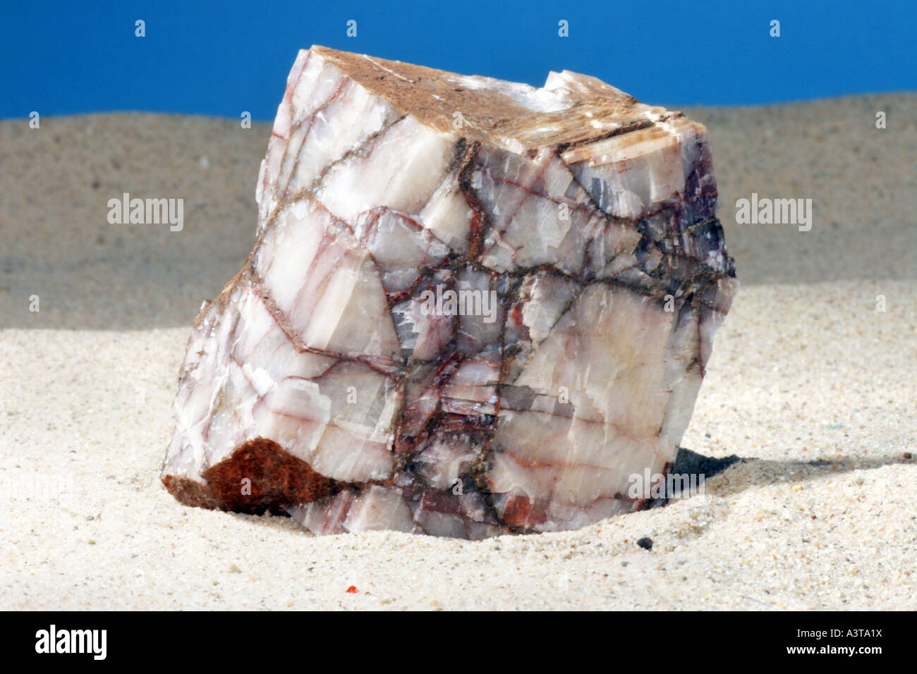 Calcite mineral deposits hi-res stock photography and images - Alamy