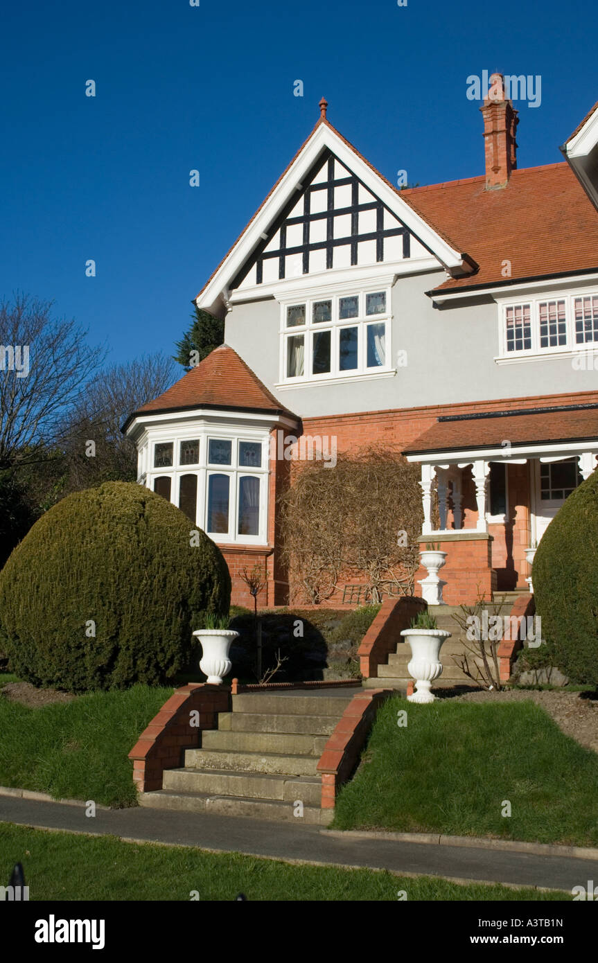 Detached House Uk Garden High Resolution Stock Photography and Images ...