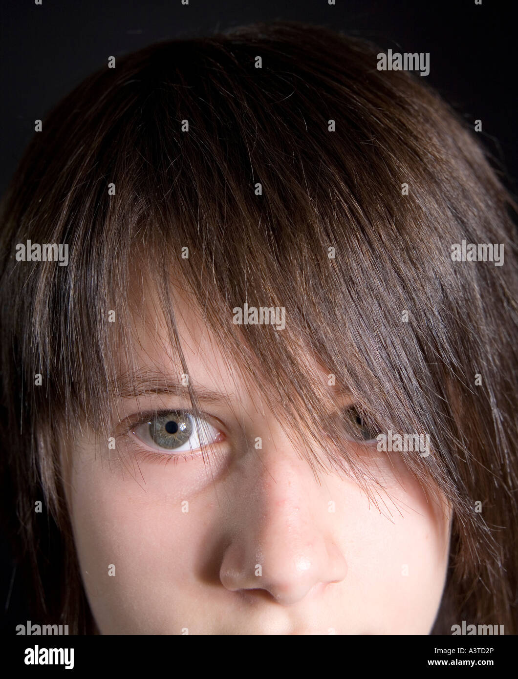 Girl staring direct hi-res stock photography and images - Alamy