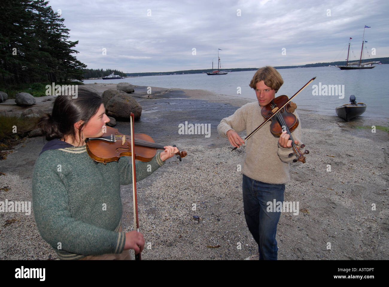 Playing the fiddle Playing the fiddle Stock Photo - Alamy
