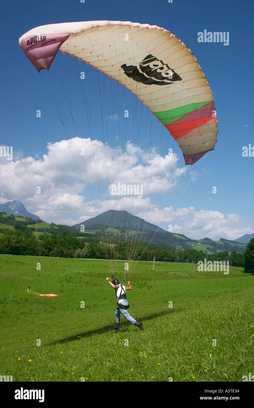 man learning paragliding Stock Photo - Alamy