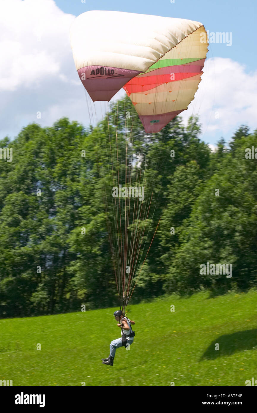 man learning paragliding Stock Photo - Alamy