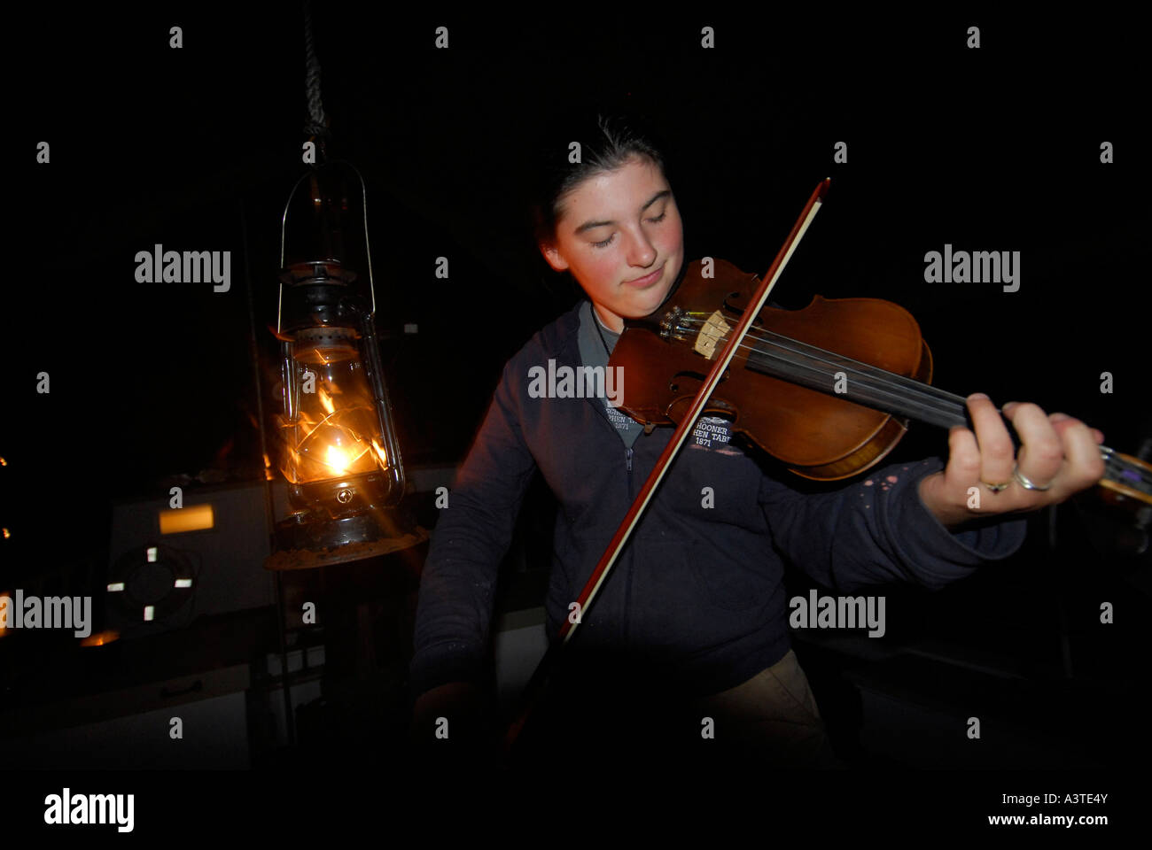 Playing the fiddle Playing the fiddle Stock Photo - Alamy