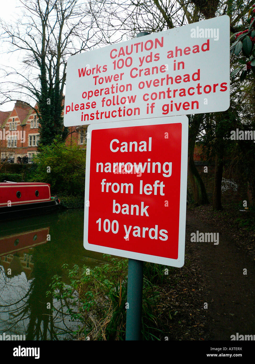 Warning sign on The Oxford Canal at Walton Well Bridge Stock Photo - Alamy