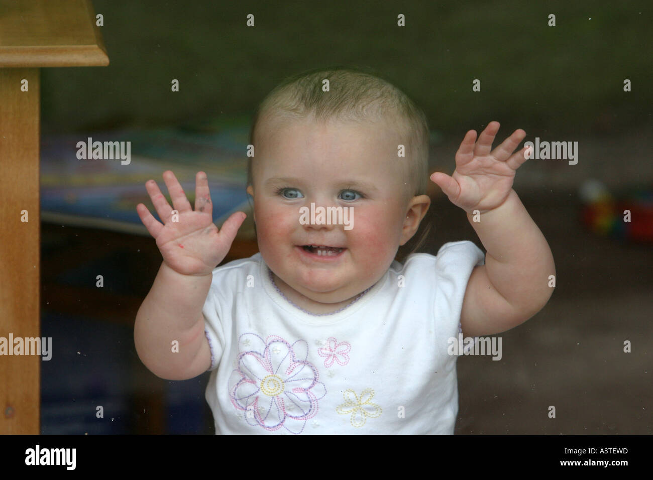 Hands pressed against glass hi-res stock photography and images - Alamy