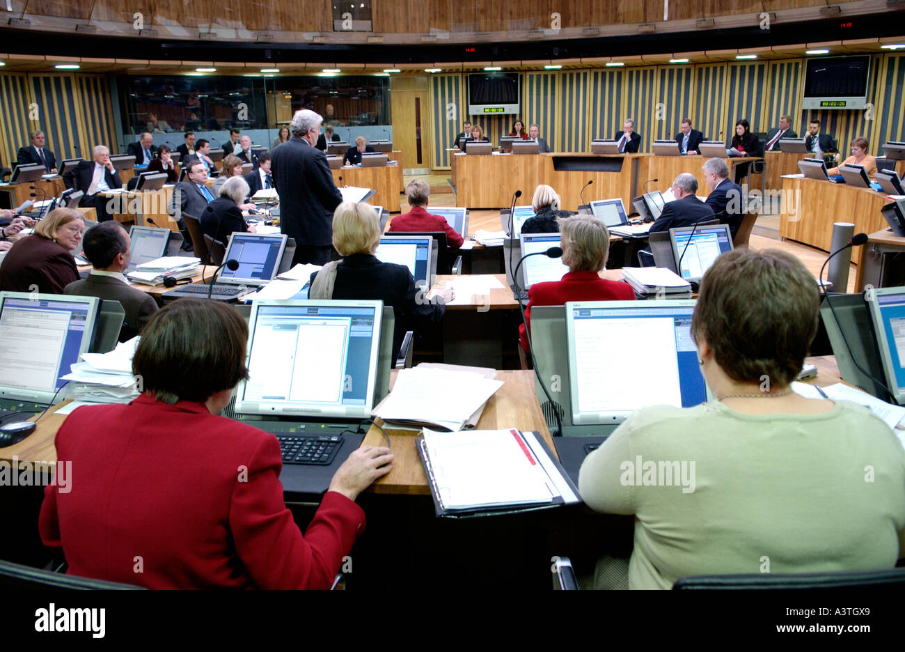 Green screen terminals hi-res stock photography and images - Alamy