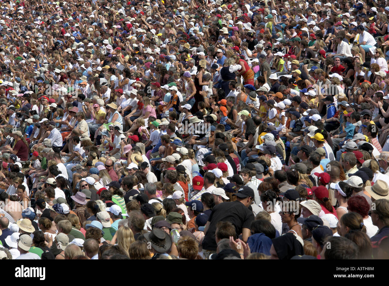 Image Thousands Of Spectators