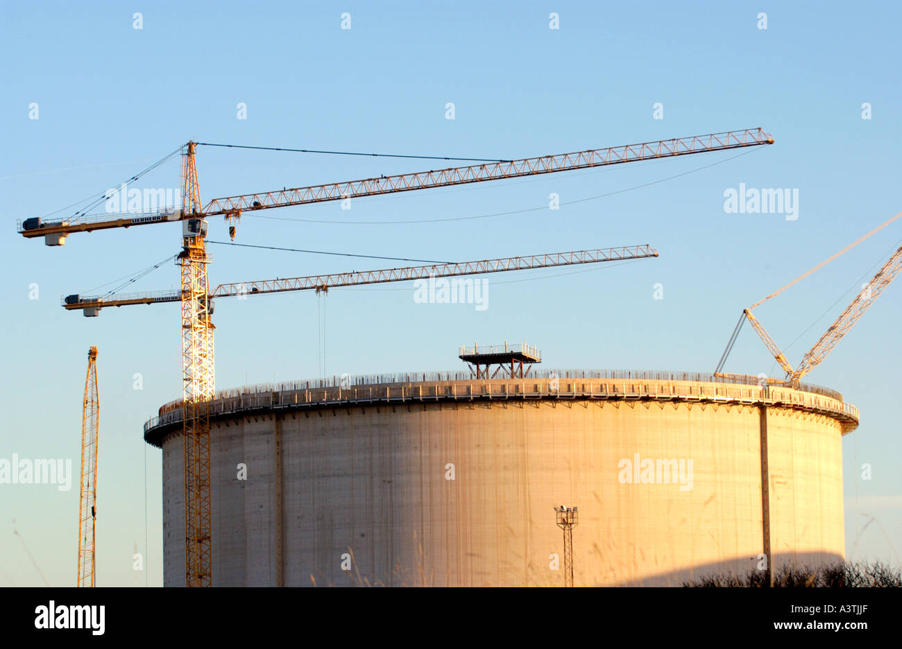 Liquified natural gas terminal hi-res stock photography and images - Alamy