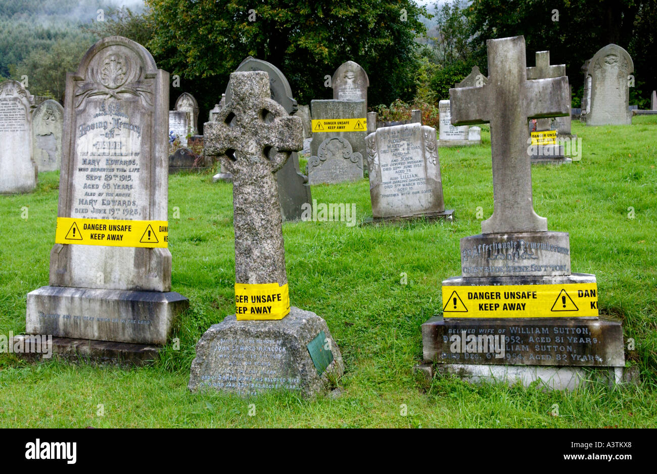 Dangerous headstones hi-res stock photography and images - Alamy