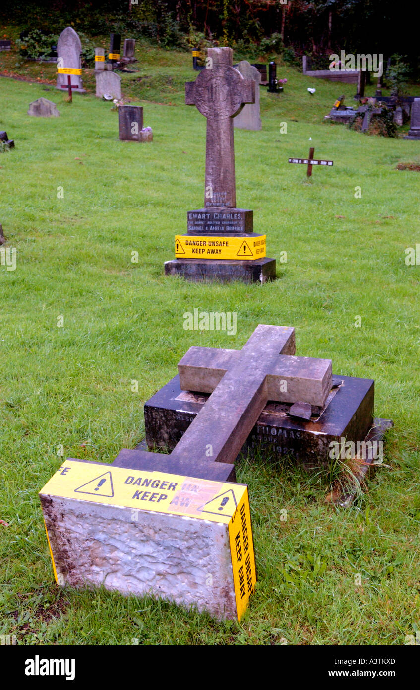 Unsafe headstone cemetery hi-res stock photography and images - Alamy