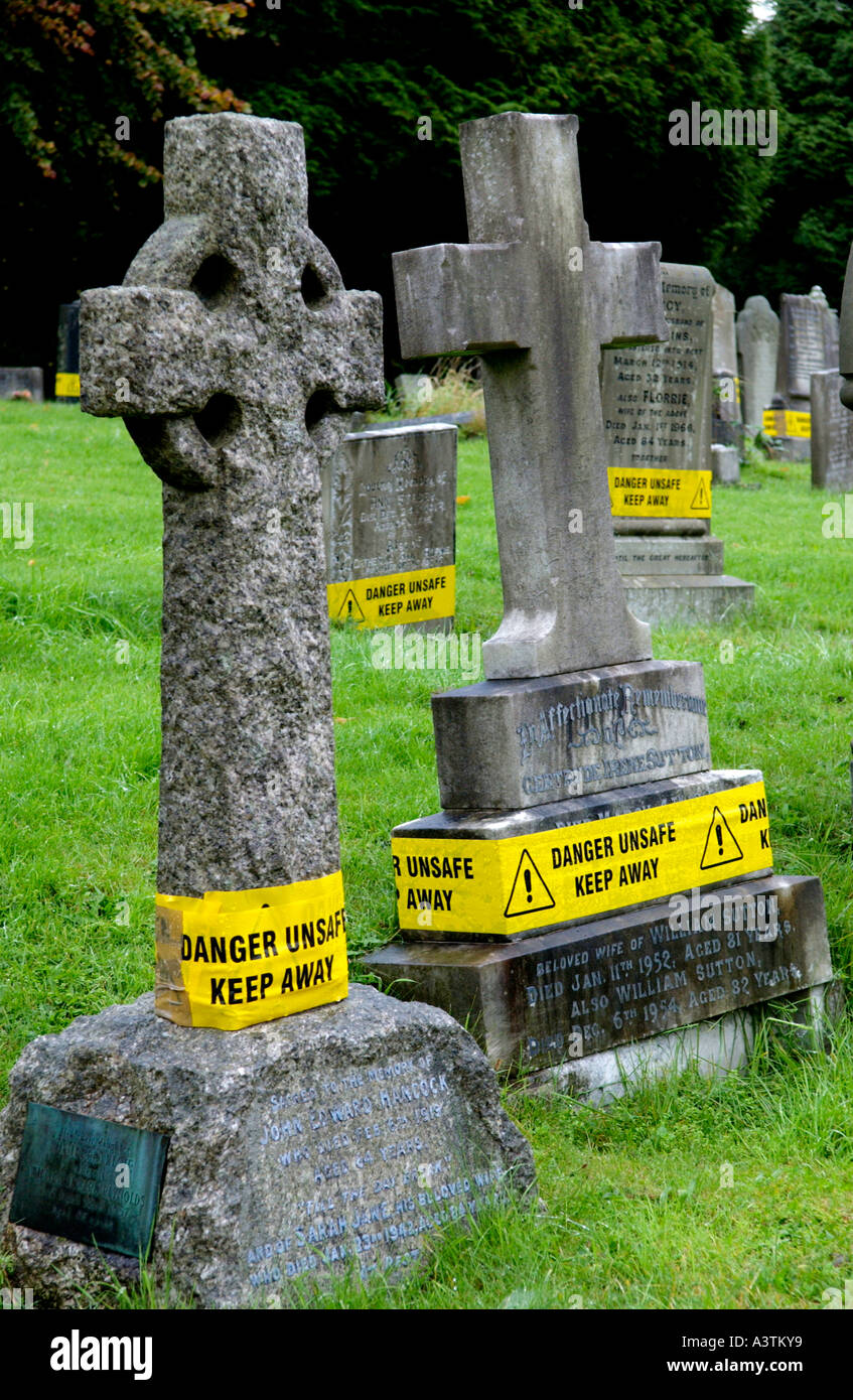 Unsafe headstone cemetery hi-res stock photography and images - Alamy